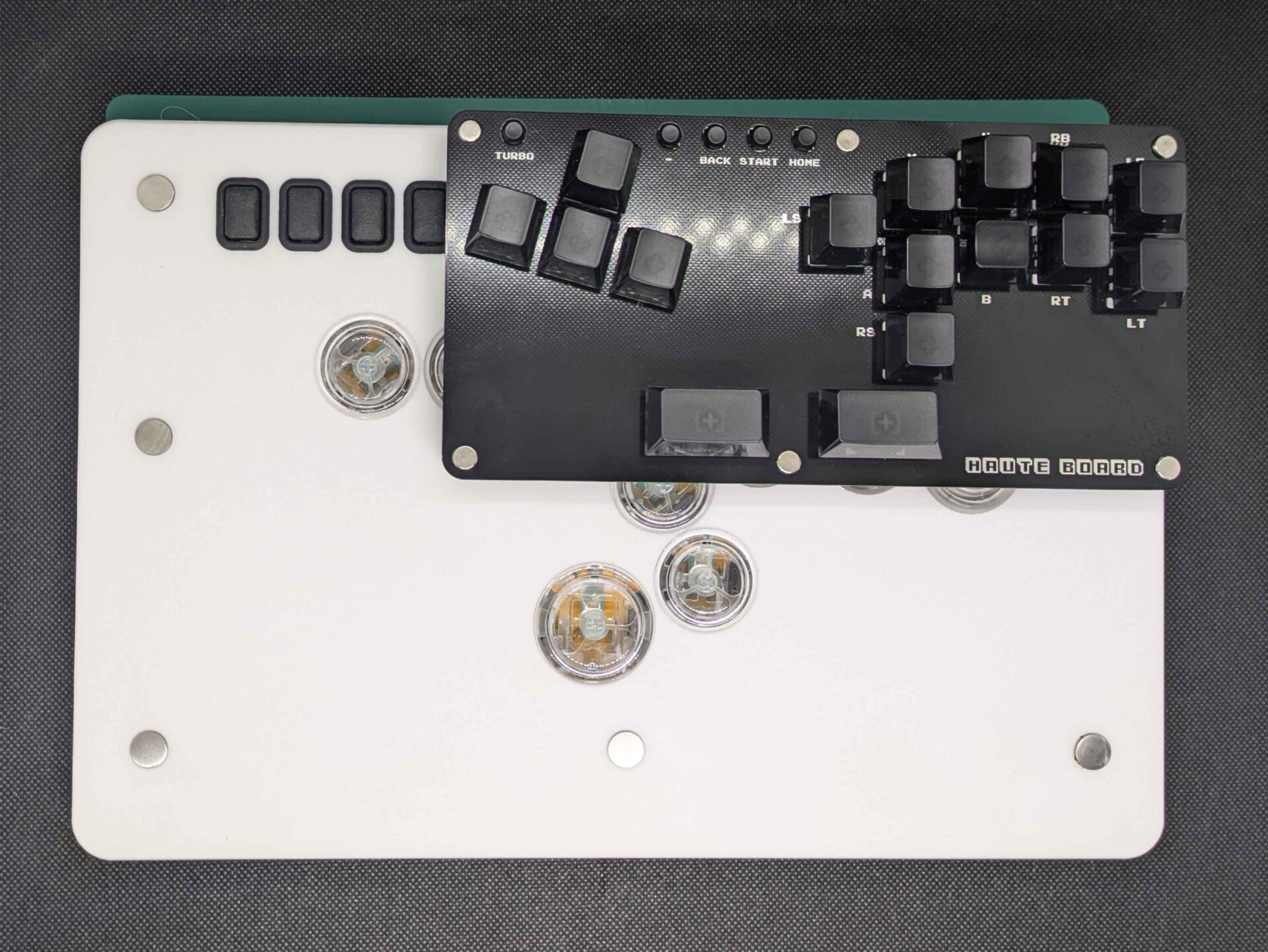Haute Board B16 キーボード型レバーレスコントローラー | 格ゲーデバイス徹底レビュー